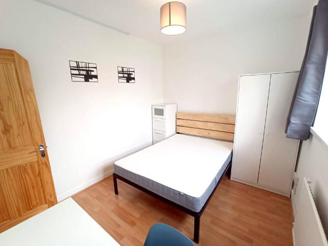 Union Grove, London, SW8 5 bed maisonette to rent £4,300 pcm £992 pw