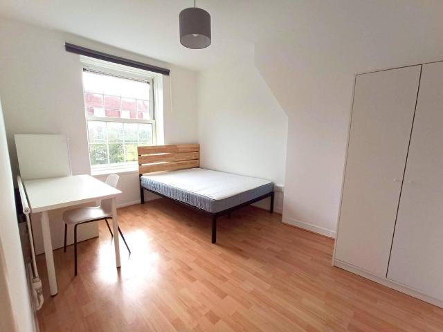 Union Grove, London, SW8 5 bed maisonette to rent £4,400 pcm £1,015 pw