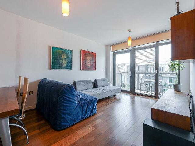 Union Park, Greenwich, London, SE10 2 bed flat to rent £2,200 pcm £508 pw