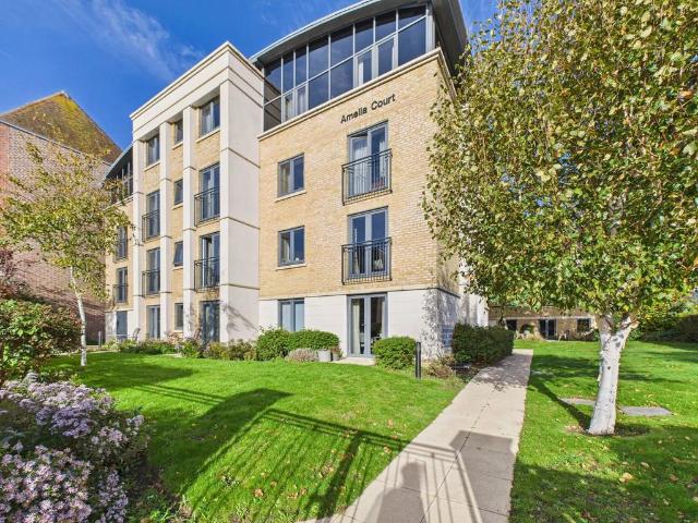 Union Place, Worthing, BN11 1AH 1 bed retirement property to rent £1,395 pcm £322 pw