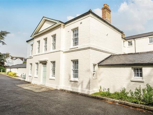 Union Place, Lymington, Hampshire, SO41 1 bed flat to rent £1,050 pcm £242 pw