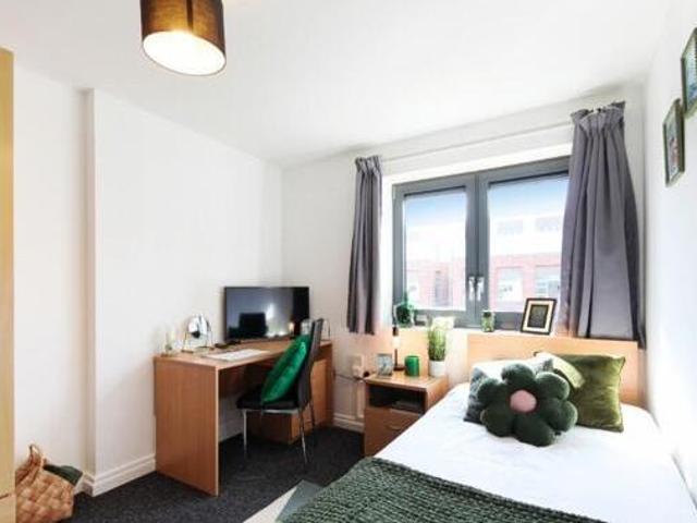 Union Road, Romford, 4 Bedroom Flat