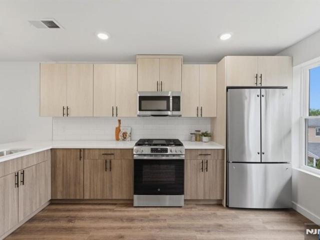 Union St Unit B, Lodi, Home For Sale