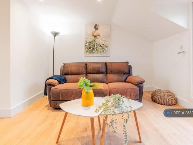 Union St, Maidstone, ME14 1 bed penthouse to rent £1,750 pcm £404 pw
