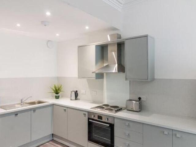 Union Street, City Centre, 3 Bedroom Flat