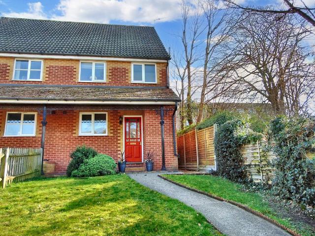 Union Street, Farnborough GU14, 4 bed semi detached house to rent, £2,100 pcm | PrimeLocation