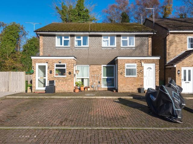 Union Street, Farnborough GU14, 1 bed maisonette to rent, £1,300 pcm | PrimeLocation
