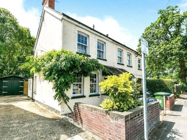 Union Street, Hampshire GU14 2 bed semi detached house to rent £1,695 pcm £391 pw