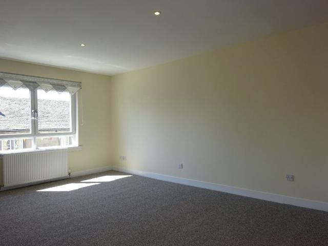 Union Street, Larkhall ML9, 2 bed flat to rent, £595 pcm | PrimeLocation