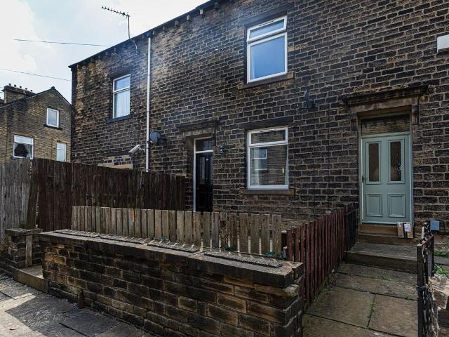 Union Street, Lindley, Huddersfield HD3, 4 bed terraced house to rent, £1,200 pcm | PrimeLocation