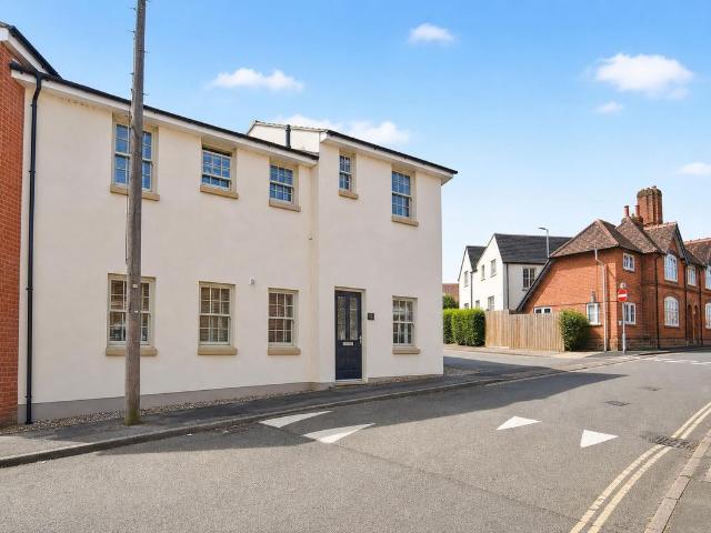 Union Street, Newport Pagnell MK16, 2 bed maisonette to rent, £1,450 pcm | PrimeLocation