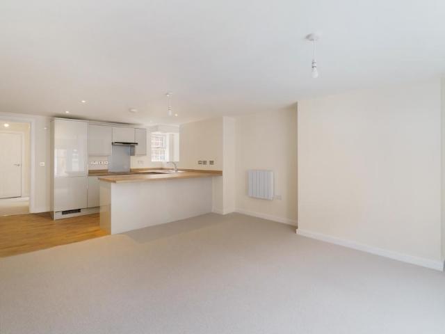 Union Street, Stratford Upon Avon, CV37 2 bed flat to rent £1,375 pcm £317 pw