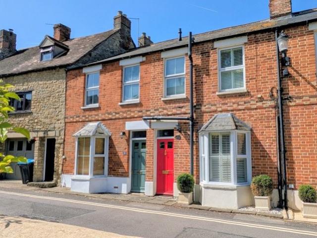 Union Street, Woodstock OX20, 2 bed terraced house to rent, £1,400 pcm | PrimeLocation