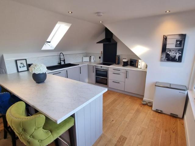 Union Street, The City Centre. 2 bed flat to rent £1,075 pcm £248 pw