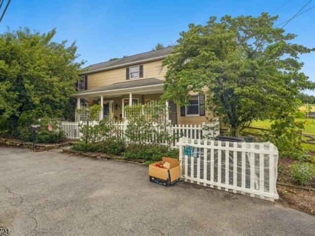 Uniontown Rd, Greenwich Township, Home For Sale
