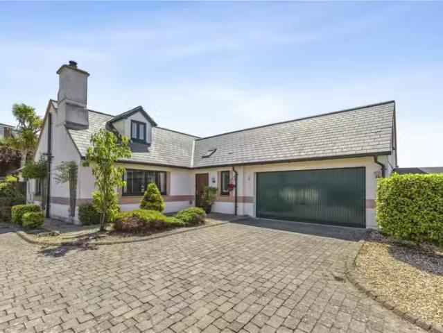 Unique 3 BA 4 bedroom detached house for rent in Black Nore Po.