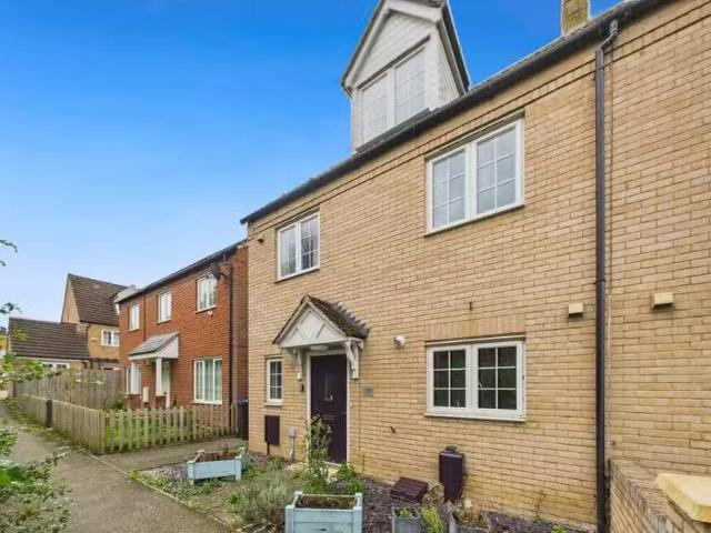 Deal! 3 BA 4 bedroom semi detached house for rent in The Furro.