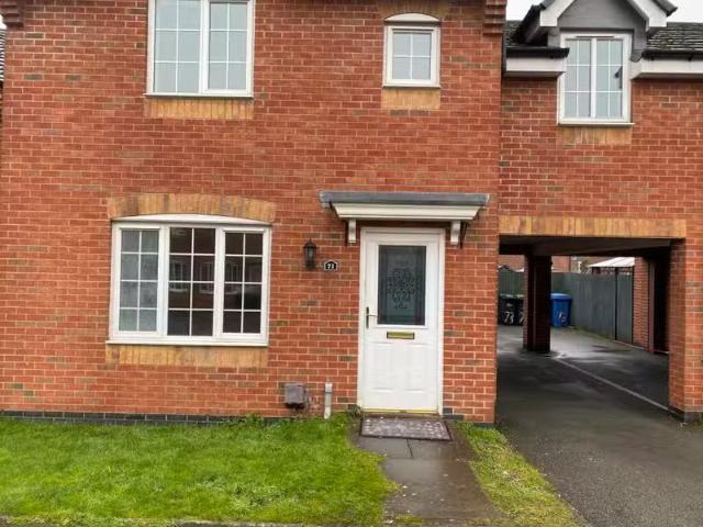 Deal! 3 BA 4 bedroom semi detached house for rent in Barker Ro.