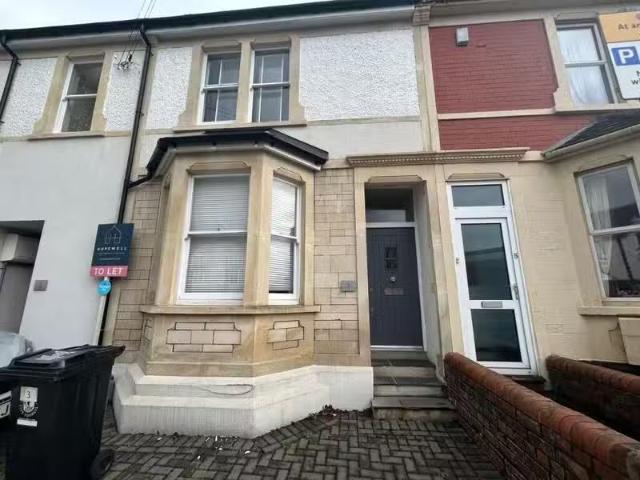 Nice 3 BA 4 bedroom terraced house for rent in Stoke Lane, Wes.