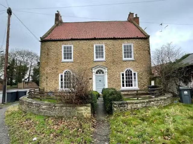 Just in! 3 BA 5 bedroom detached house for rent in Glebe Farm.