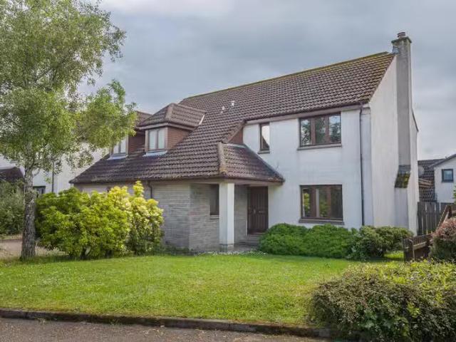 Nice 3 BA 5 bedroom detached house for rent in Earlspark Cresc.