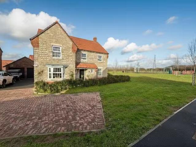 Cheap 3 BA 5 bedroom detached house for rent in Epicure Road.