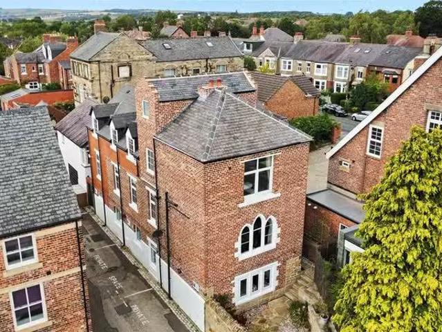 Rental! 3 BA 5 bedroom Detached House to rent, Cross View Lane.
