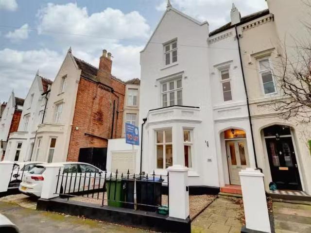 For Rent! 3 BA 5 bedroom house for rent in Leam Terrace, Leami.