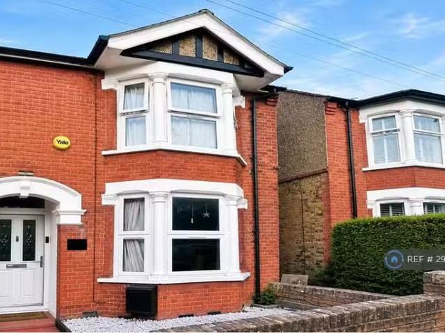 Cozy 3 BA 5 bedroom semi detached house for rent in Melrose Ro.