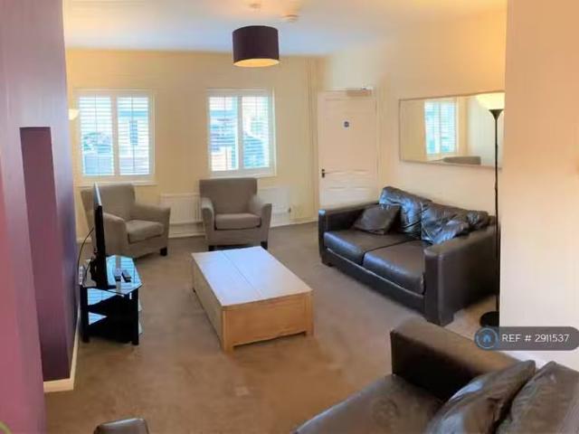 Unique 3 BA 5 bedroom semi detached house for rent in Stanesfi.