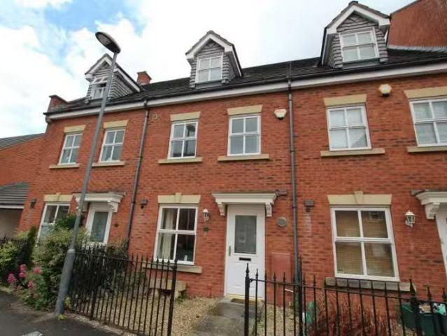 Deal! 3 BA 5 bedroom town house for rent in Wright Way Stoke.