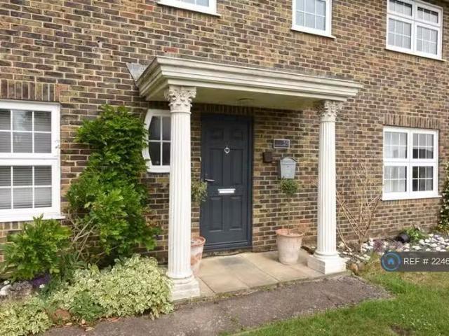 Cozy 3 BA 6 bedroom detached house for rent in Harkness Drive.