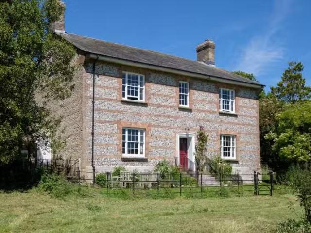 New 3 BA 6 bedroom house for rent in Charminster, Dorchester.