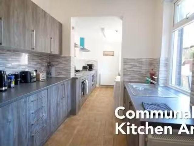 New 3 BA 7 bedroom end of terrace house for rent in Ainsworth.