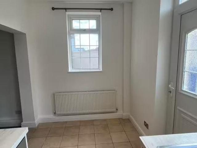 Charming 3 BA 1 bedroom house for rent in Asquith Road, Bentle.