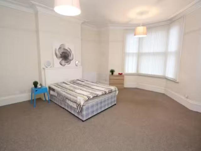 Unique 3 BA 1 bedroom semi detached house for rent in Hartingt.