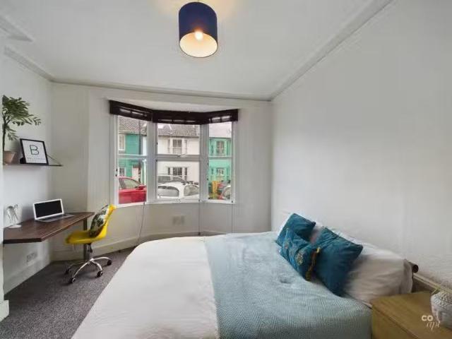 For Rent! 3 BA 1 bedroom terraced house for rent in Cobden Roa.