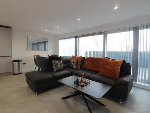 For Rent! 3 BA 2 bedroom flat for rent in The Penthouse at Hyd.