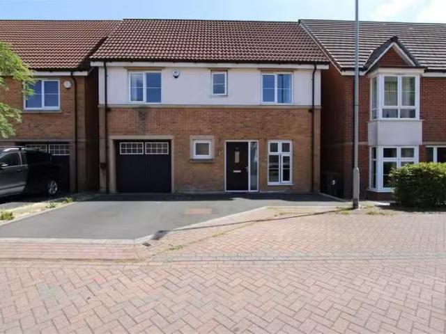 Unique 3 BA 3 bedroom detached house for rent in Tailor Close.