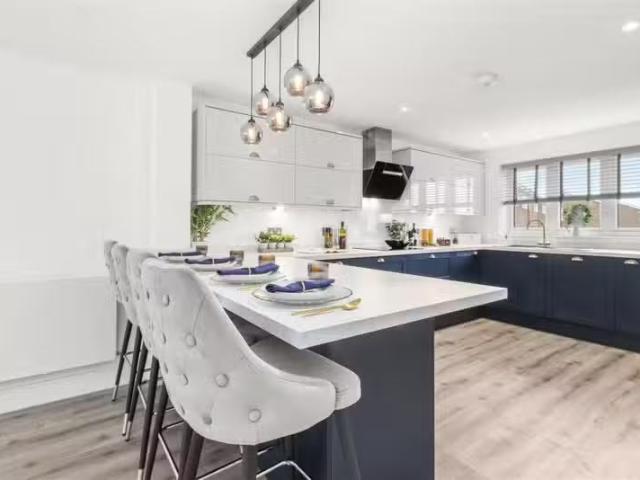 For Rent! 3 BA 3 bedroom end of terrace house for rent in Rose.