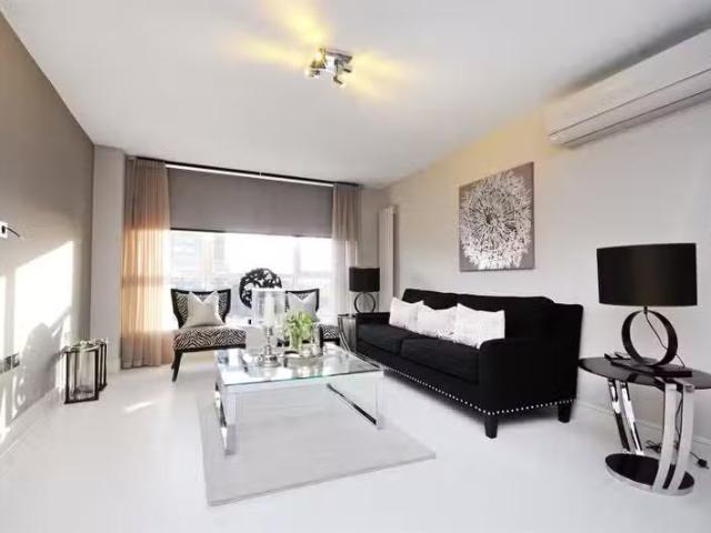 Unique 3 BA 3 bedroom property to let in St. Johns Wood Park.