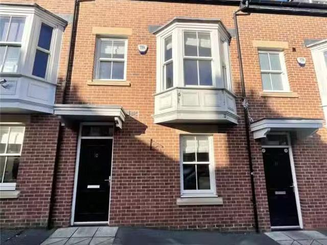 Unique 3 BA 3 bedroom terraced house for rent in Juniper Way.