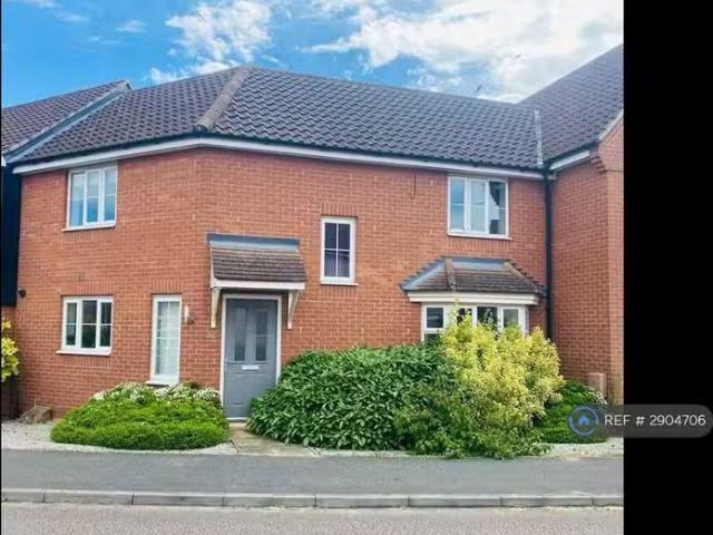 New 3 BA 3 bedroom terraced house for rent in Mead Road, Bury.
