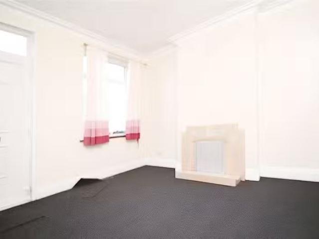 Cheap 3 bedroom Mid Terrace House to rent, Harvills Hawthorn.