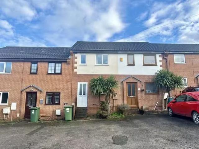 Deal! 3 bedroom Mid Terrace House to rent, High Street, Kilbur.