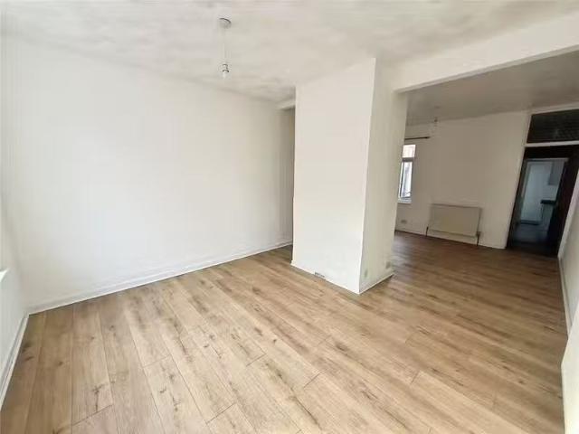 Just in! 3 bedroom Mid Terrace House to rent, Malta Road, Port.