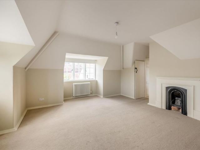 Unique 3 bedroom apartment within the historic Goodrich House in Old Hatfield