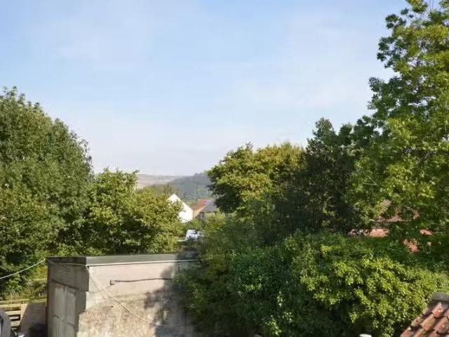 Cozy 3 bedroom apartment for rent in Union Street, Cheddar, BS27