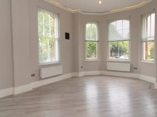Nice 3 bedroom apartment for rent in Willow Road, Bournville.