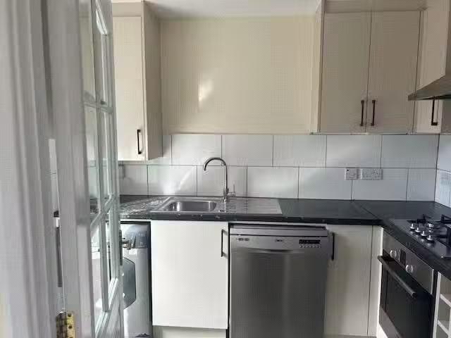 New 3 bedroom End Terrace House to rent, Walker Crescent, Lang.
